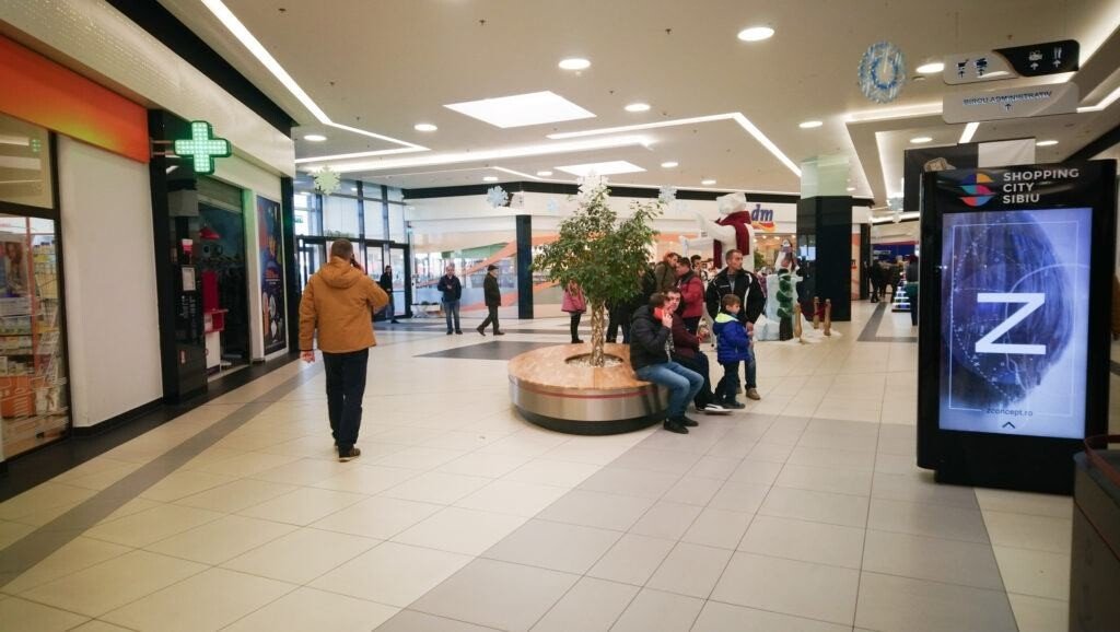 VIDEO - Alarmă falsă de incendiu la Mall-ul din Șelimbăr - Sibiu ...