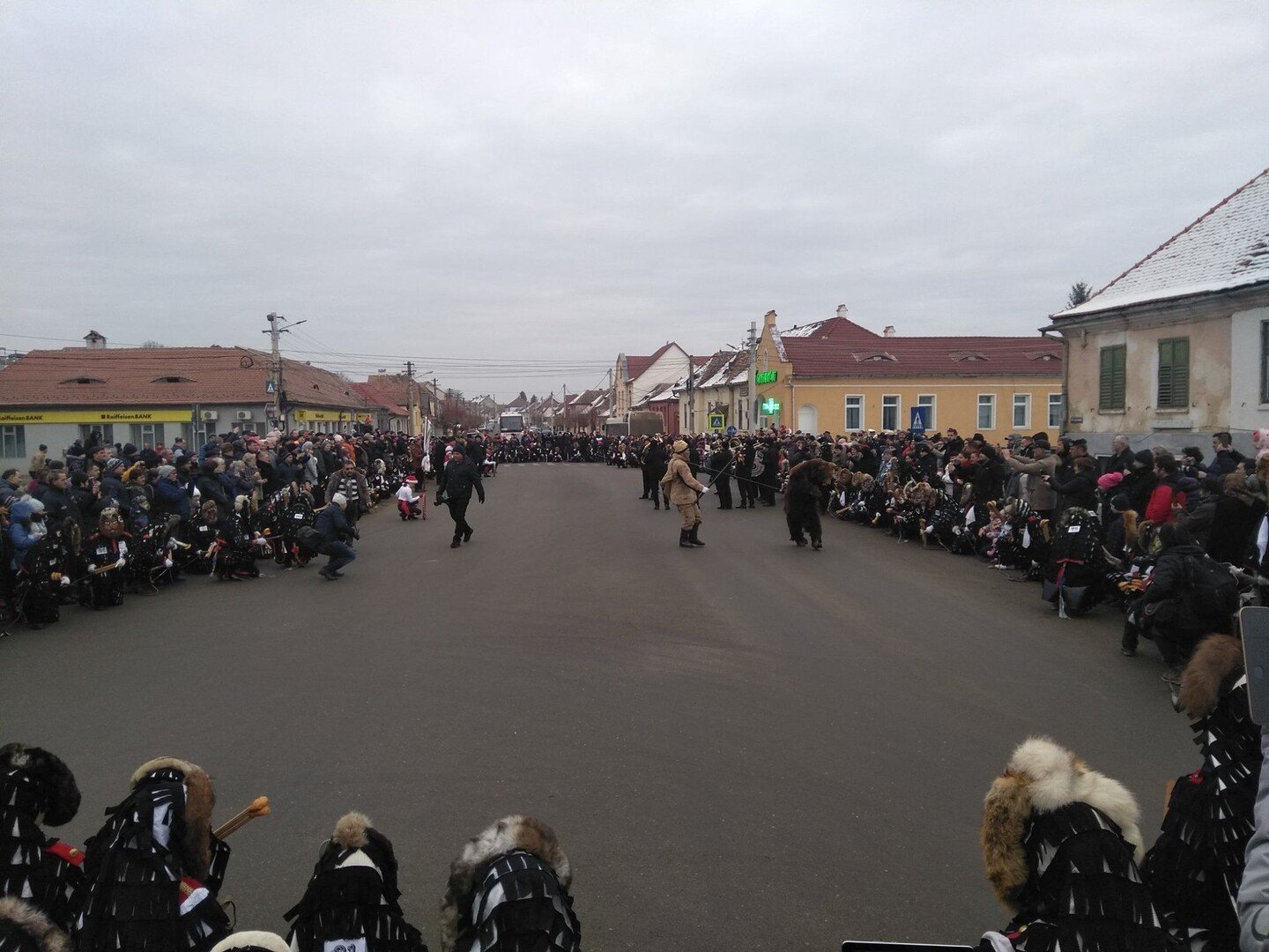 TRADIŢII: Lolele au invadat Agnita - Sibiu Independent