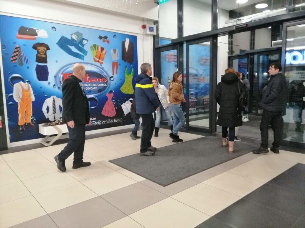 VIDEO-FOTO: Alarmă de incendiu la Mall-ul din Șelimbăr - Sibiu Independent