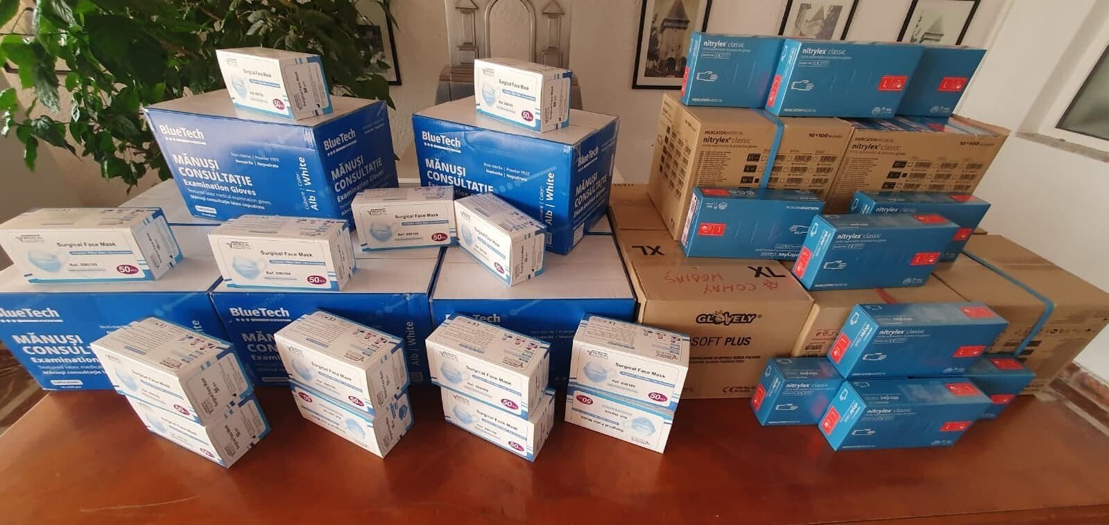 FOTO: Medicii de familie din Mediaș au primit materiale medicale de ...