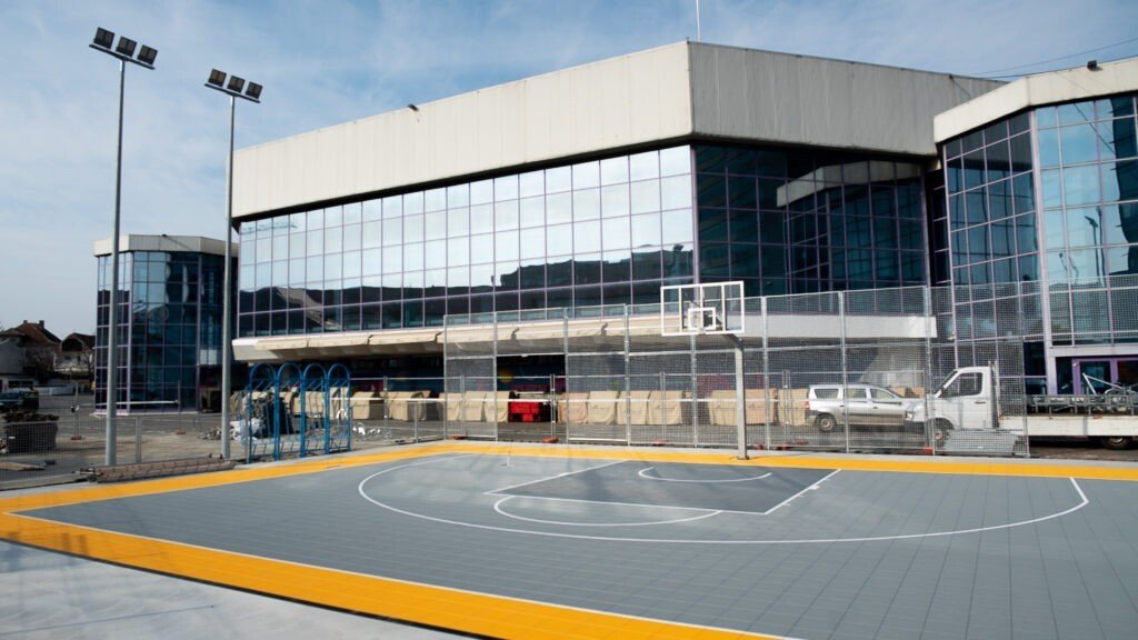 VIDEO-FOTO: Teren de baschet botezat după numele unui mare sportiv ...