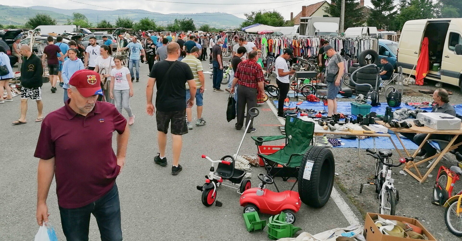 VIDEO-FOTO: S-a redeschis târgul de vechituri din Obor - Sibiu Independent