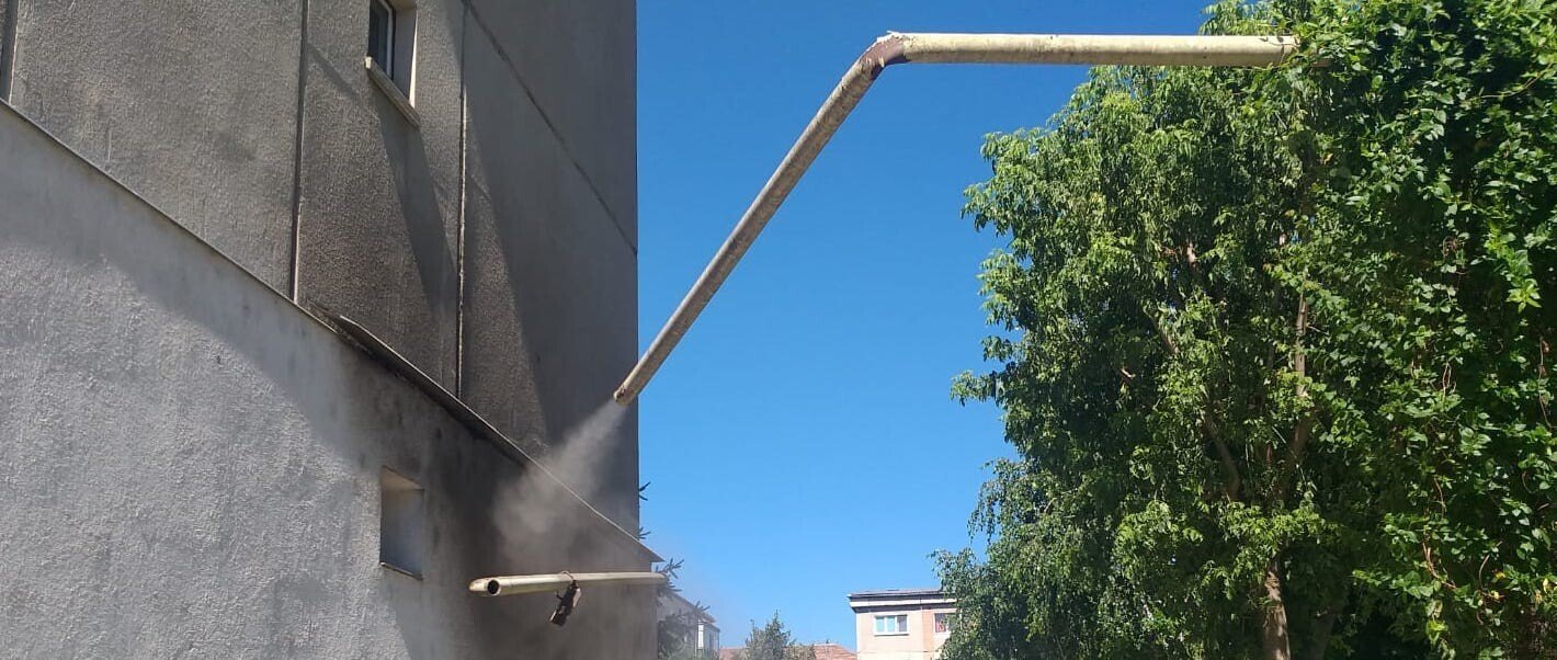 VIDEO-FOTO: Risc de explozie din cauza unei țevi de gaz. 40 de oameni ...