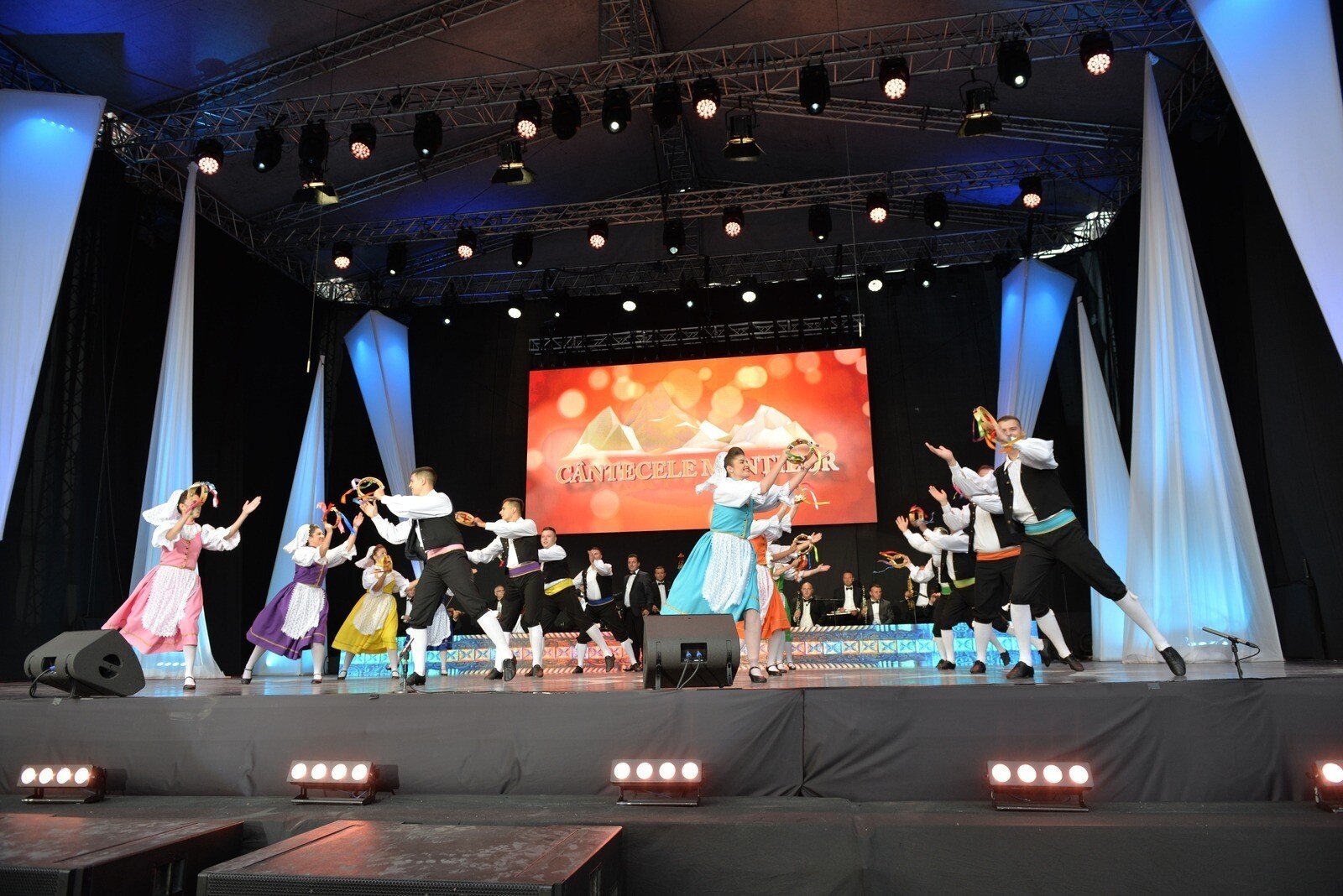 Au fost 5 zile de folclor la „Cântecele Munților” - Sibiu Independent