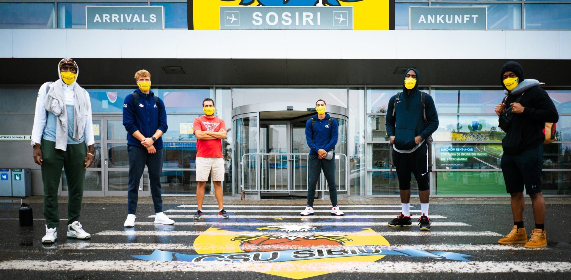 FOTO: Jucătorii americani de la CSU au ajuns la Sibiu - Sibiu Independent