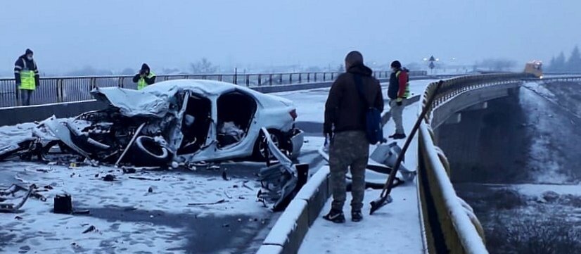 VIDEO-FOTO: Accident grav la Avrig după ce un șofer a depășit pe un pod ...