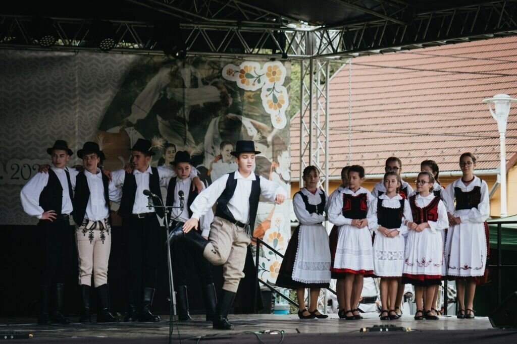 Foto: Festivalul de dansuri populare maghiare Vándorcsizma de la Mediaș ...