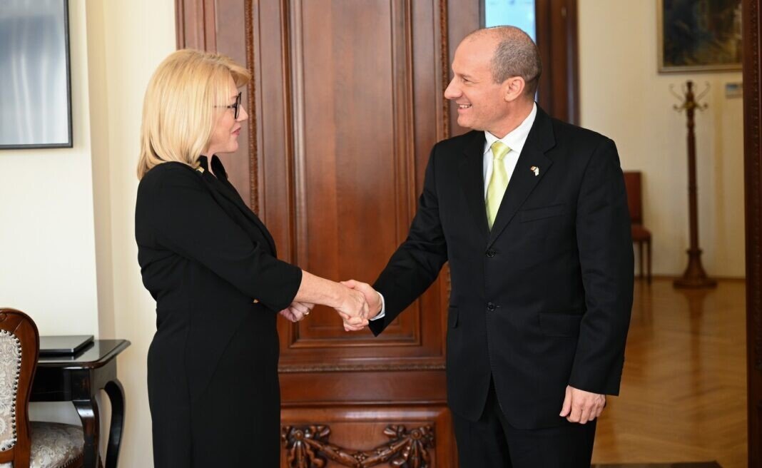 Primarul Sibiului, Astrid Fodor a primit vizita noului Ambasador al ...