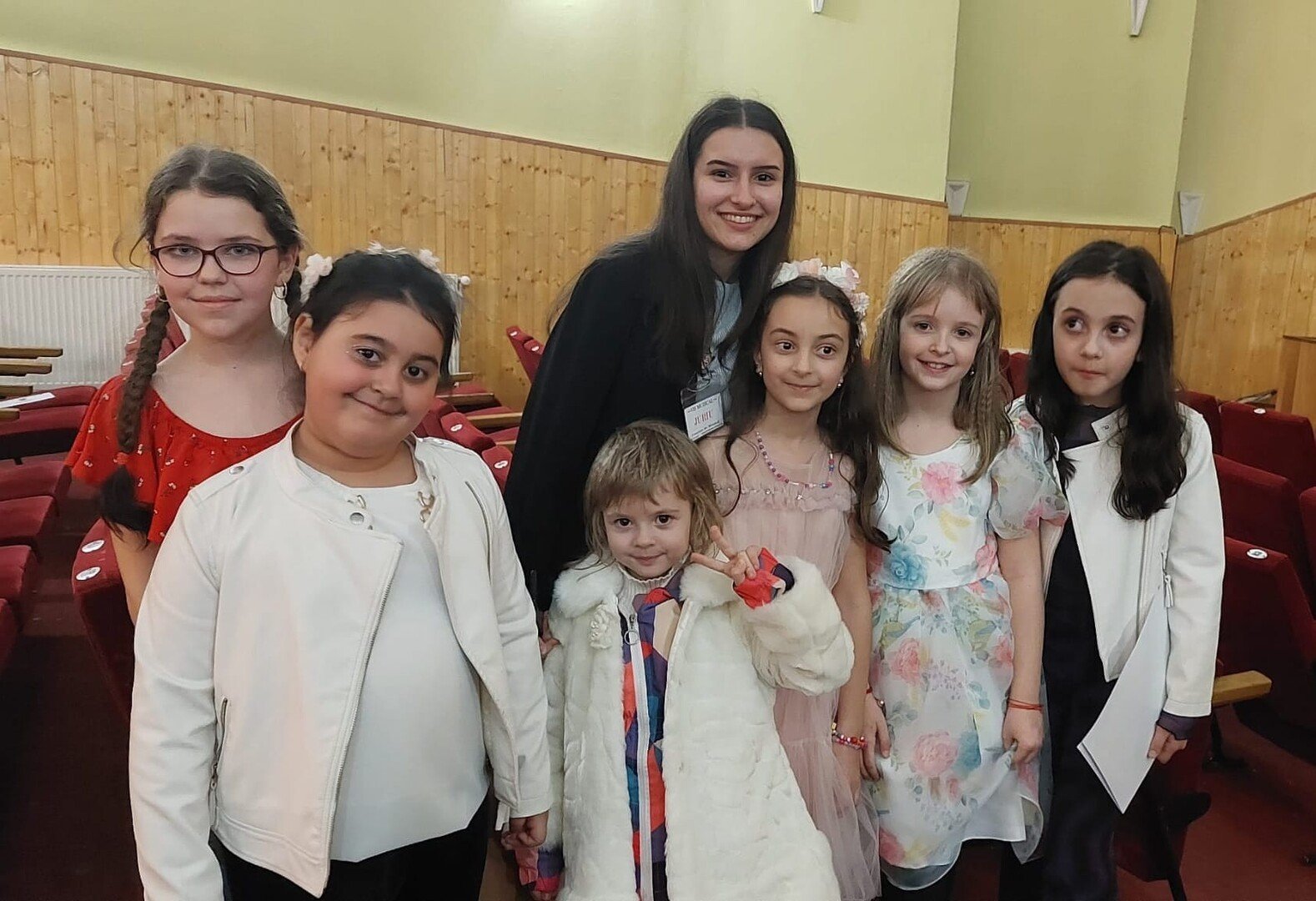 Clasa de canto condusă de Dominique Simionescu, val de premii la ...