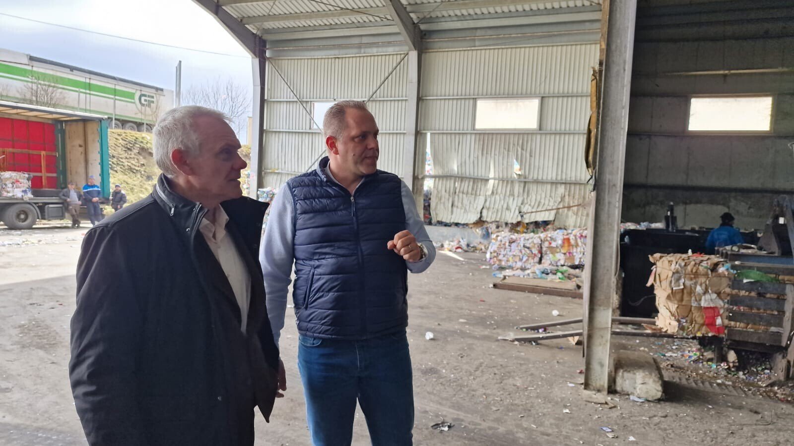 Prefectul Sibiului, în vizită de lucru la Stația de Sortare și ...