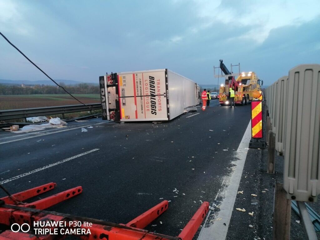 Trafic blocat pe autostrada A1, Sebeș-Sibiu. S-a răsturnat un ...
