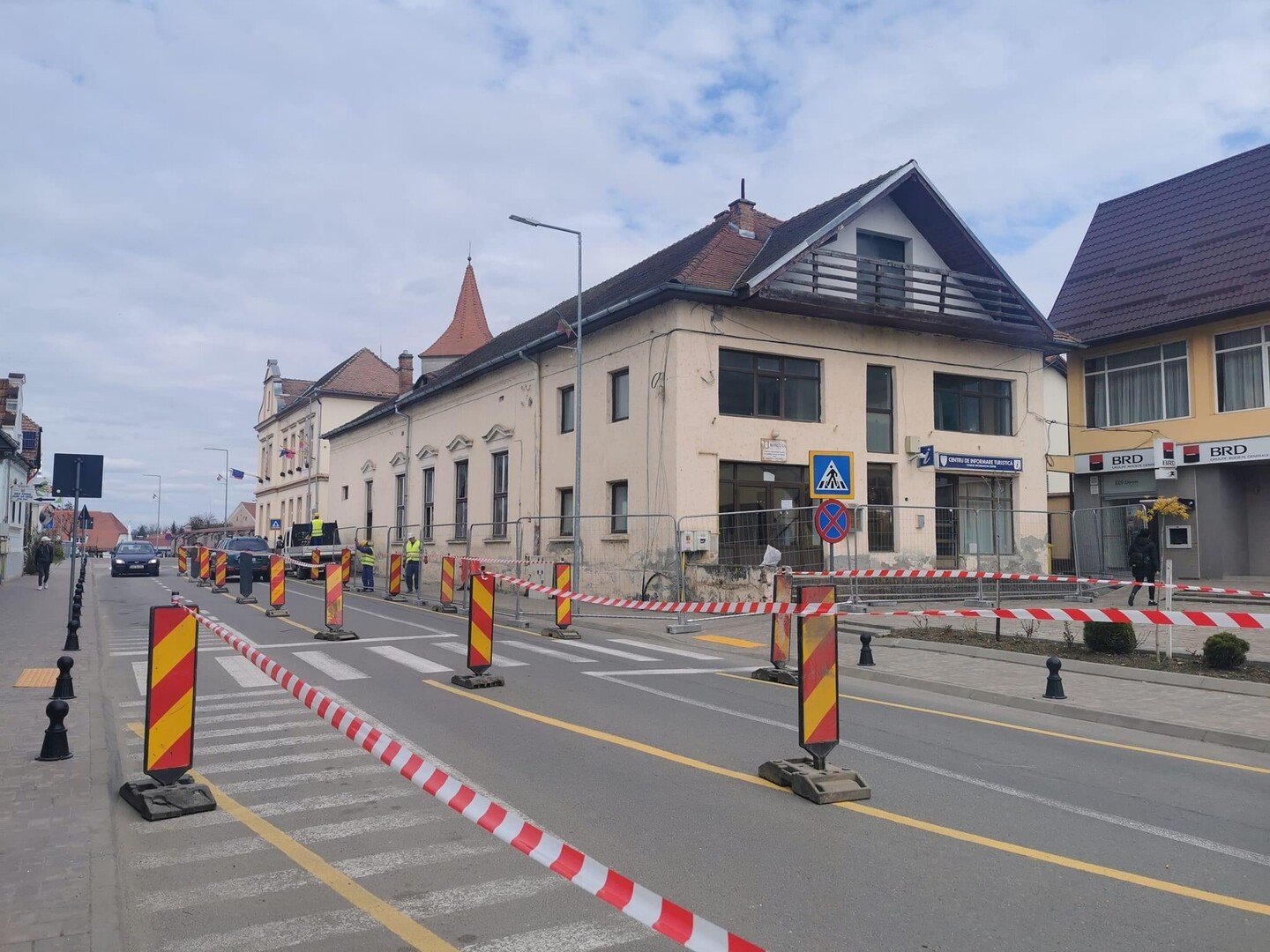 Au început lucrările de reabilitare a Casei de Cultură a orașului Avrig ...