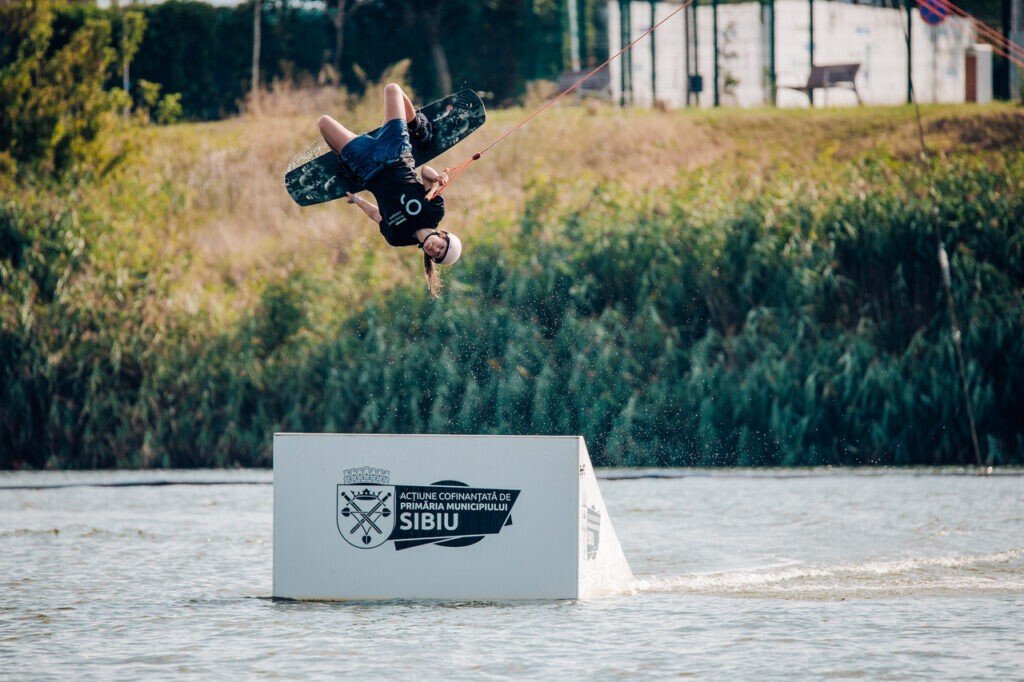 A doua ediţie a compeţiei internaţionale de Cable Wakeboarding din ...