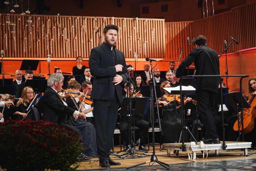 Claudia Marinescu și Alexandru Chiriac sunt laureații Galei Sibiu Opera ...