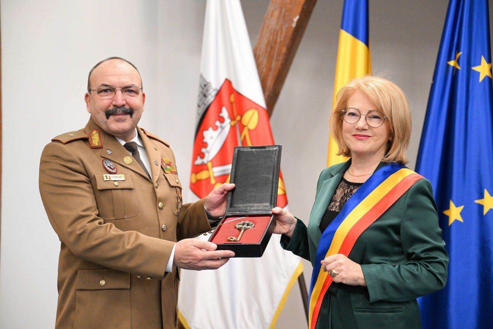 Generalul Bârsan a devenit Cetățean de onoare al Sibiului - Sibiu ...