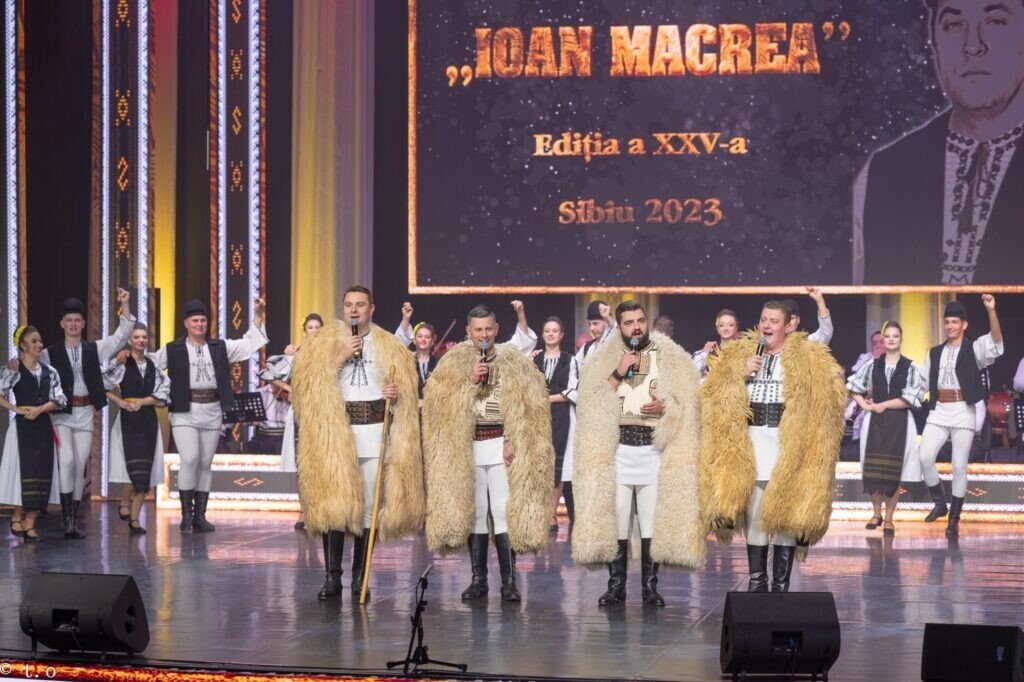 Spectacol de Ziua Națională a Culturii susținut de Junii Sibiului ...