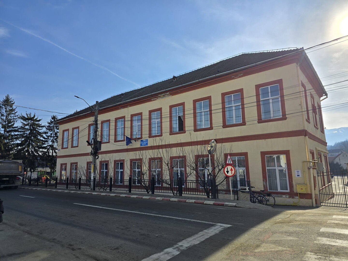 RACOVIȚA: Elevii primesc masa caldă - Sibiu Independent