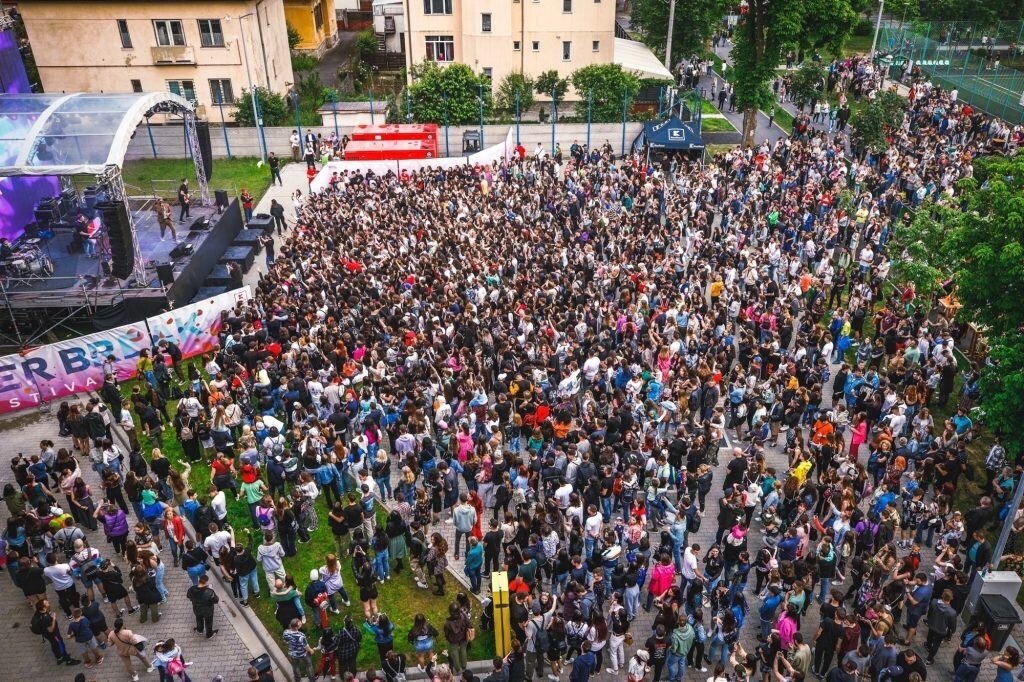Muzica electronică vibrează din nou în Parcul Subarini la Sunbreak ...