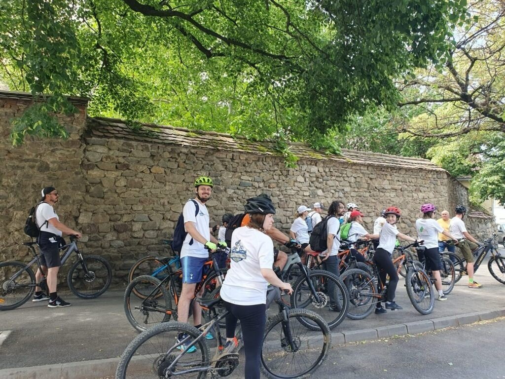 A doua ediție a Turului Ghidat cu Biciclete Electrice, un real succes! - Sibiu Independent