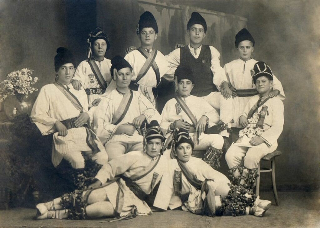 Junii Sibiului, cea mai veche formație de dansuri populare din țară ...